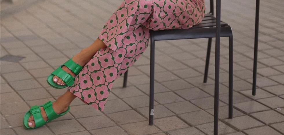 Las chanclas con hebillas más deseadas cuestan 12 euros y están en ...