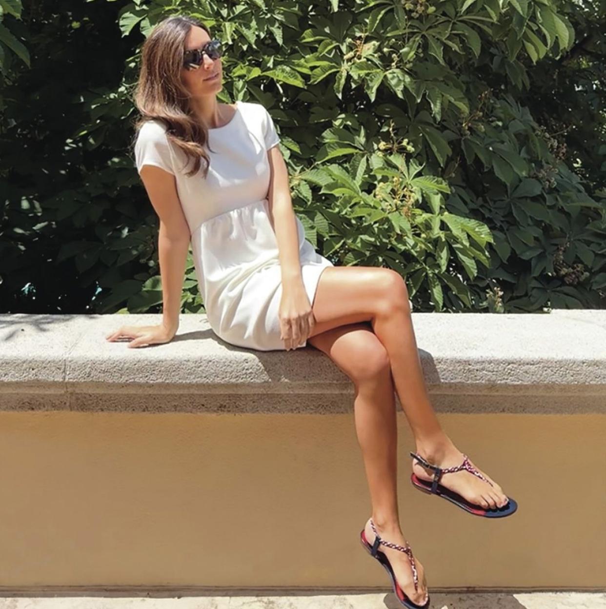 La crema de cuerpo que estiliza las piernas y las broncea es el truco ...