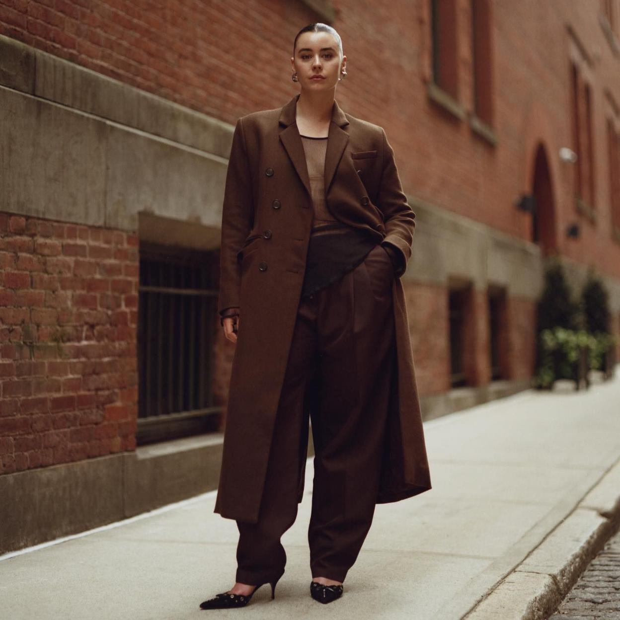 Básicos el Mocha Mousse, el color Pantone del 2025 | Mujerhoy